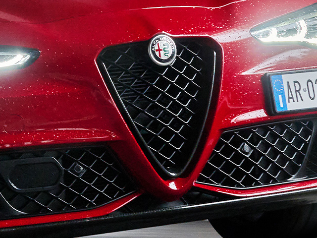 Alfa Romeo Giulia Quadrifoglio | Features | Alfa Romeo